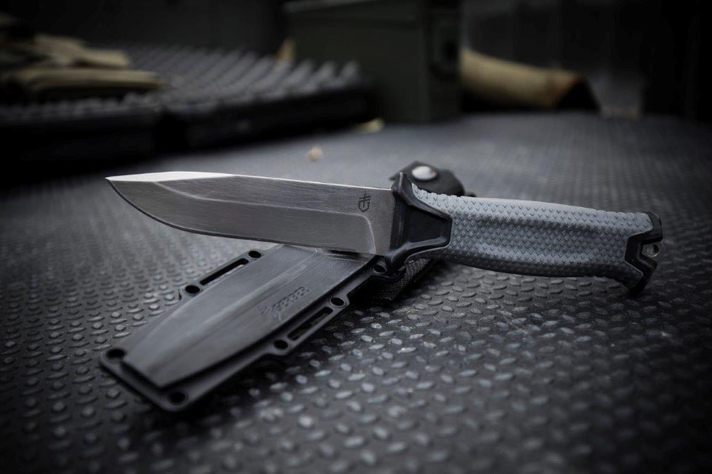 EDITORIAL SPECIAL: SPECIAL OPS FIXED & FOLDING KNIVES – Small Arms ...