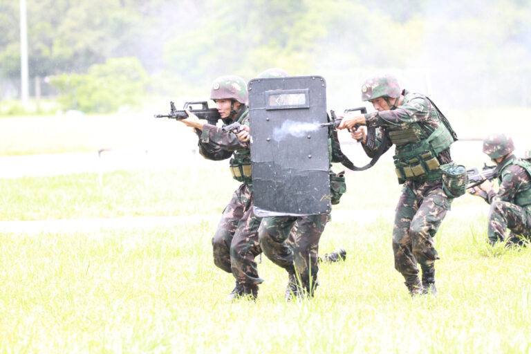 Seeing Red: A Photographic Exploration of Recent Infantry Weapons Of ...